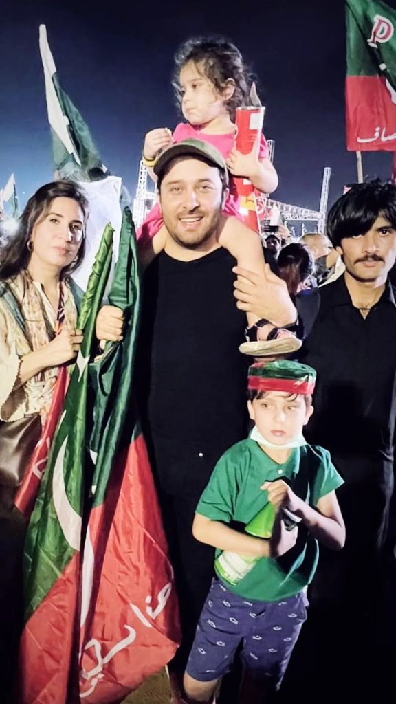 Celebrities Glimpses From Imran Khan’s Jalsa | Reviewit.pk