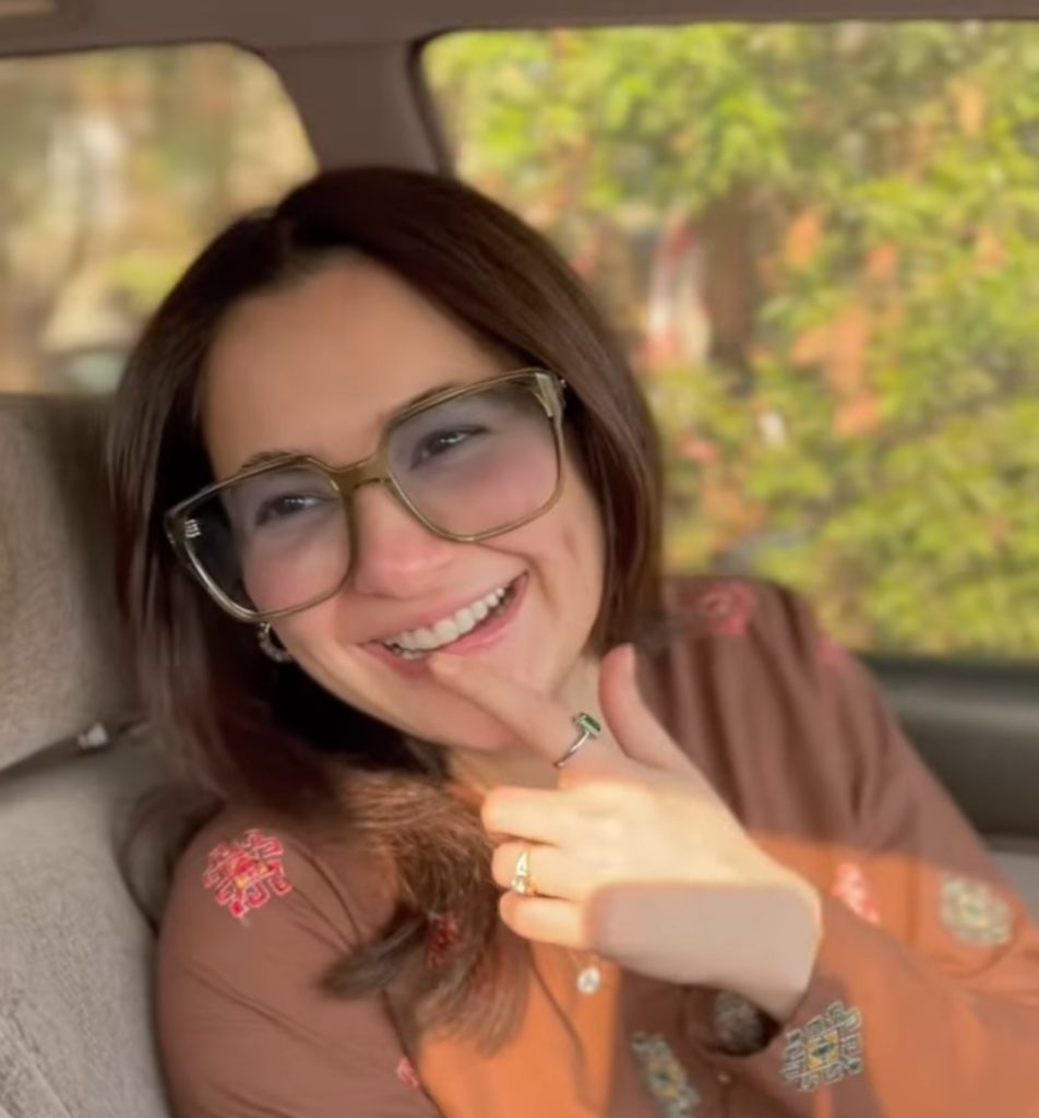 Hania got Teary Eyed While Receiving Prayers After Her Kind Act ...