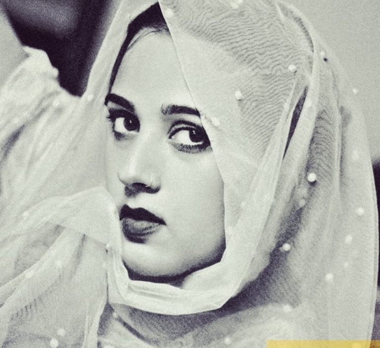 Singer & Actress Arifa Siddiqui Makes Come Back in Singing With Husband ...