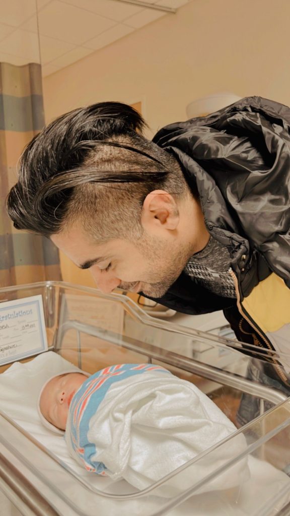 Actress Zohreh Aamir Blessed With Twin Baby Boys | Reviewit.pk