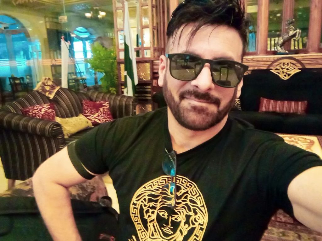 Shamoon Abbasi Opens Up About Impact Of His Parent's Divorce | Reviewit.pk