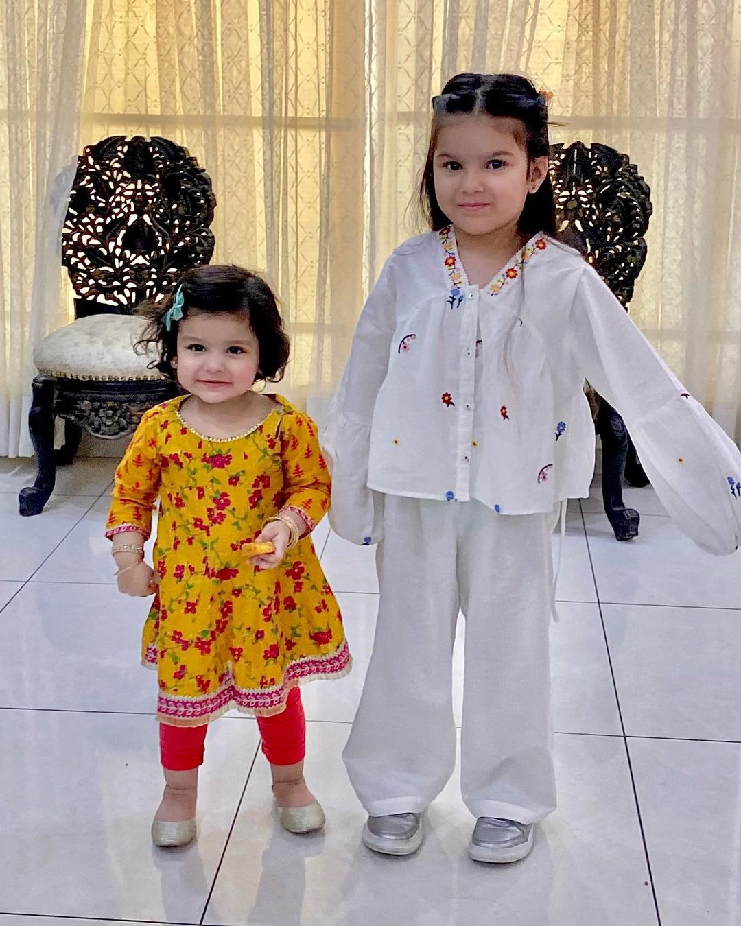 Actor Noman Habib Eid Pictures With Family | Reviewit.pk