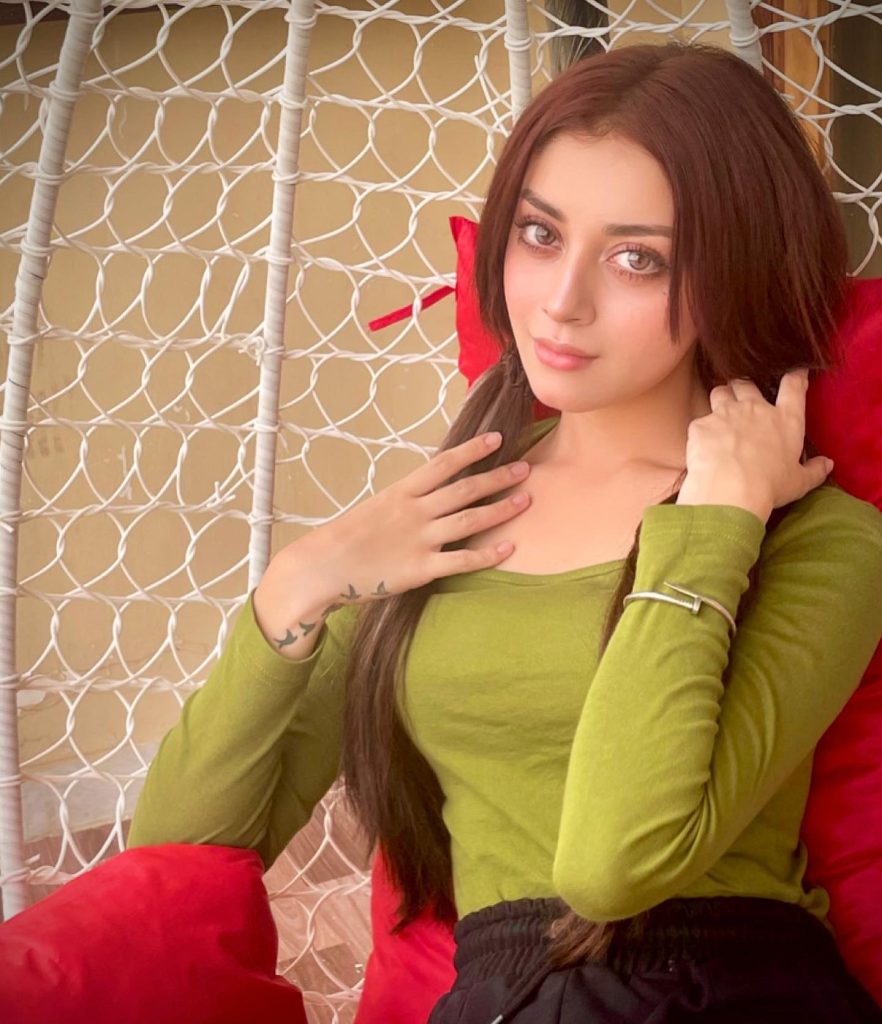 Alizeh Shah's Recent Captivating Clicks | Reviewit.pk