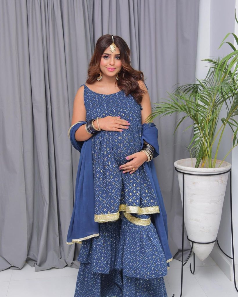 Actress Anumta Qureshi's Godh Bharai Rasam - Beautiful Pictures ...