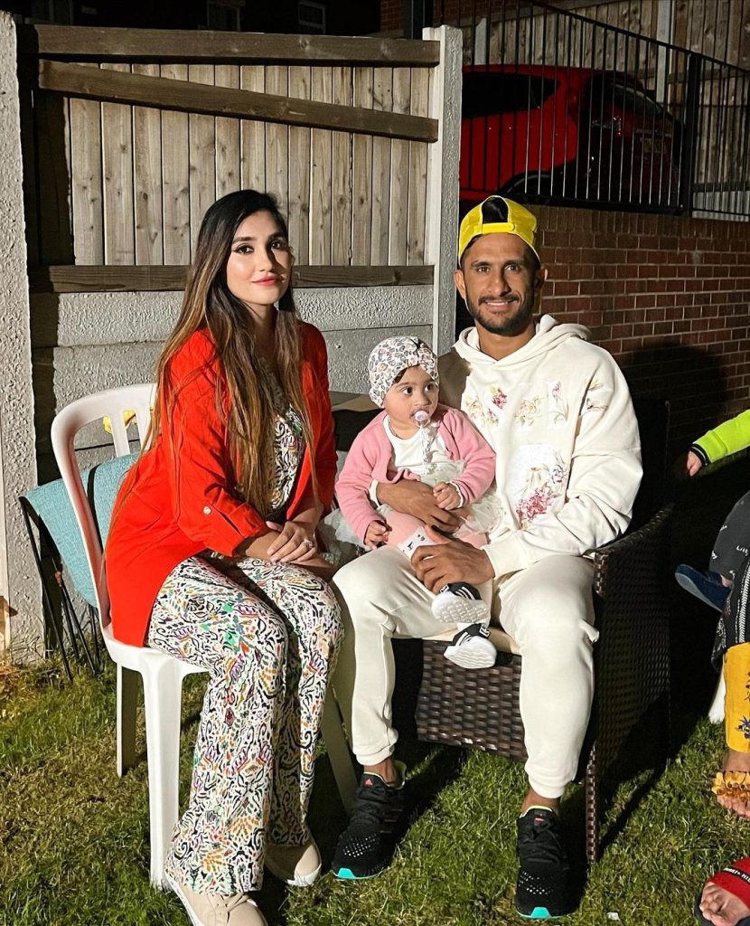 Hassan Ali New Family Pictures From United Kingdom | Reviewit.pk