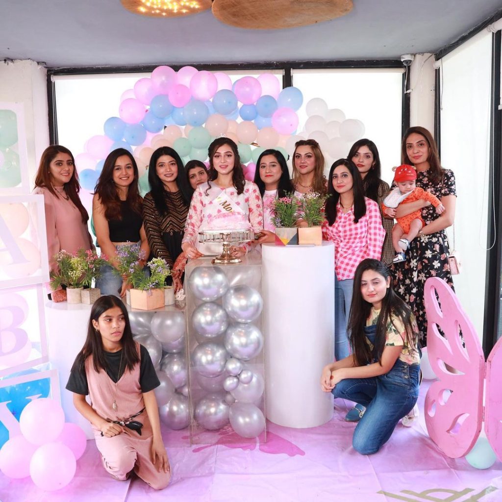 Actress Hina Chaudhry's Adorable Pictures From Baby Shower | Reviewit.pk