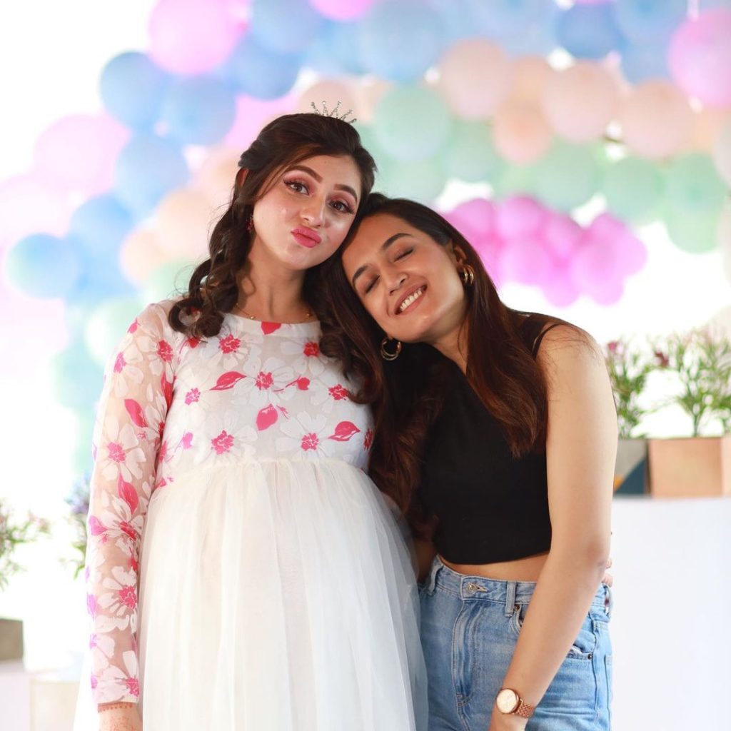Actress Hina Chaudhry's Adorable Pictures From Baby Shower | Reviewit.pk