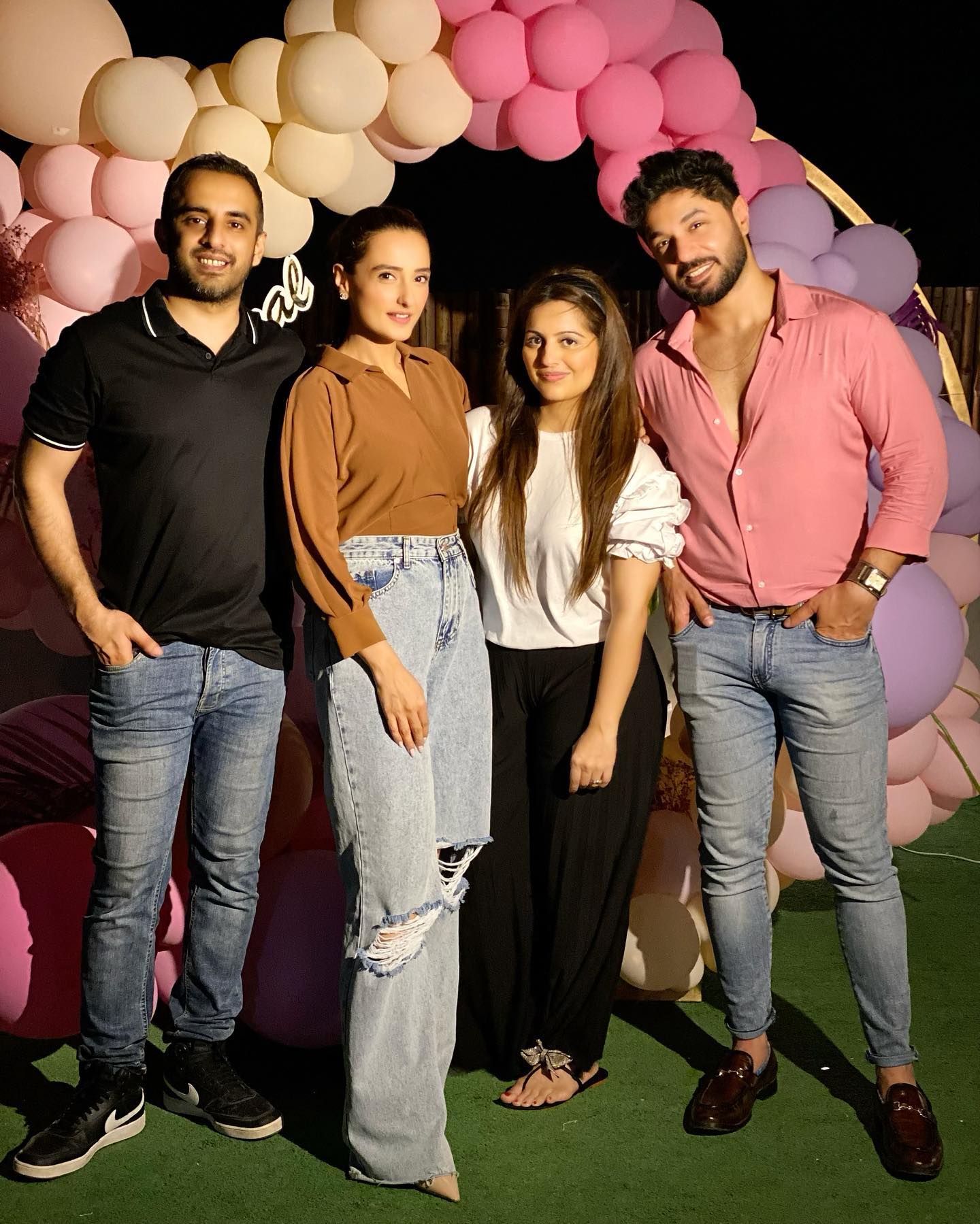 Momal Sheikh & Hasan Rizvi Vacationing in Turkey with Friends & Family ...