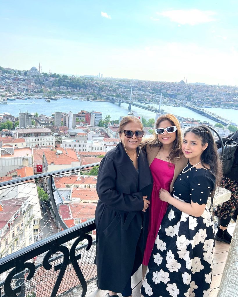 Sanam Jung's Latest Vacation Pictures From Turkey | Reviewit.pk