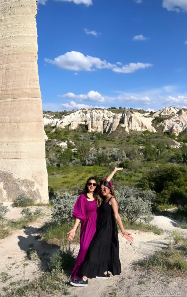 Sanam Jung's New Family Pictures from Turkey | Reviewit.pk