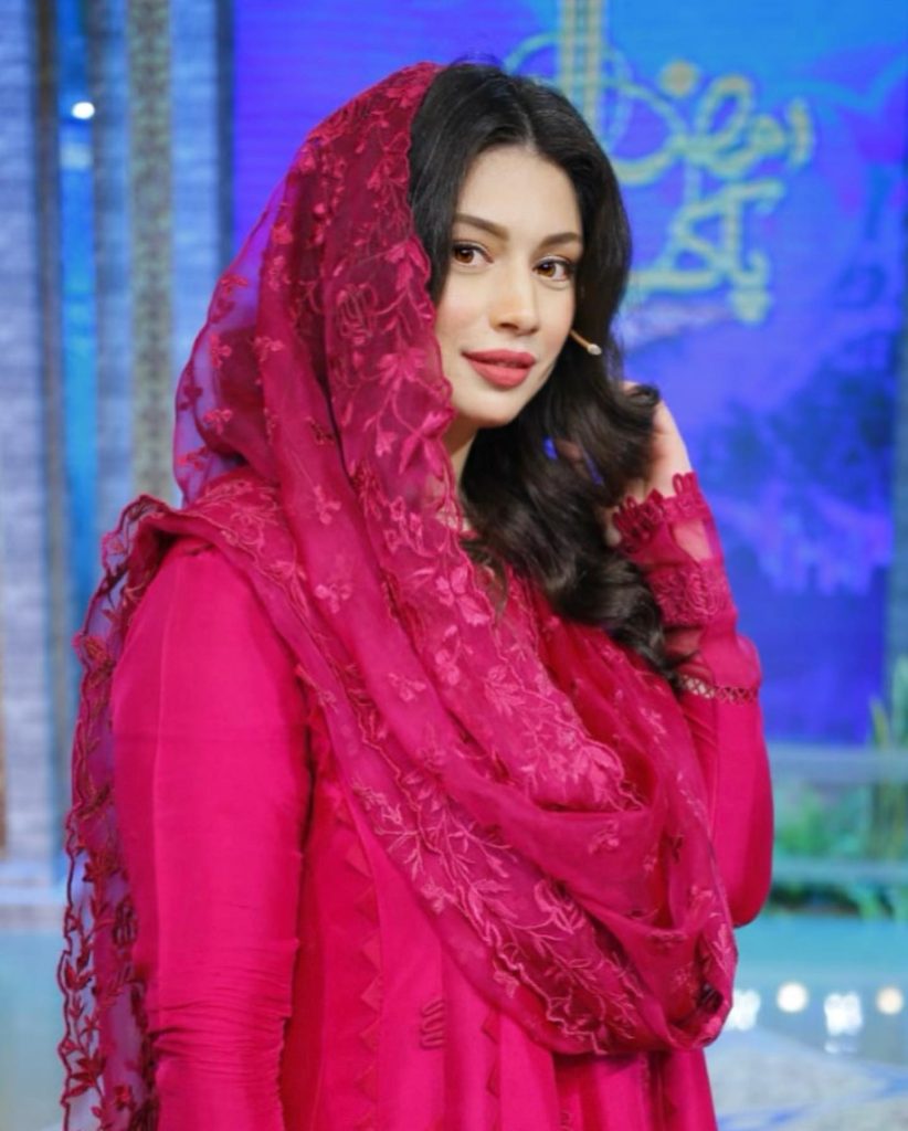 Actress Sidra Batool's Beautiful Family Eid Portraits | Reviewit.pk