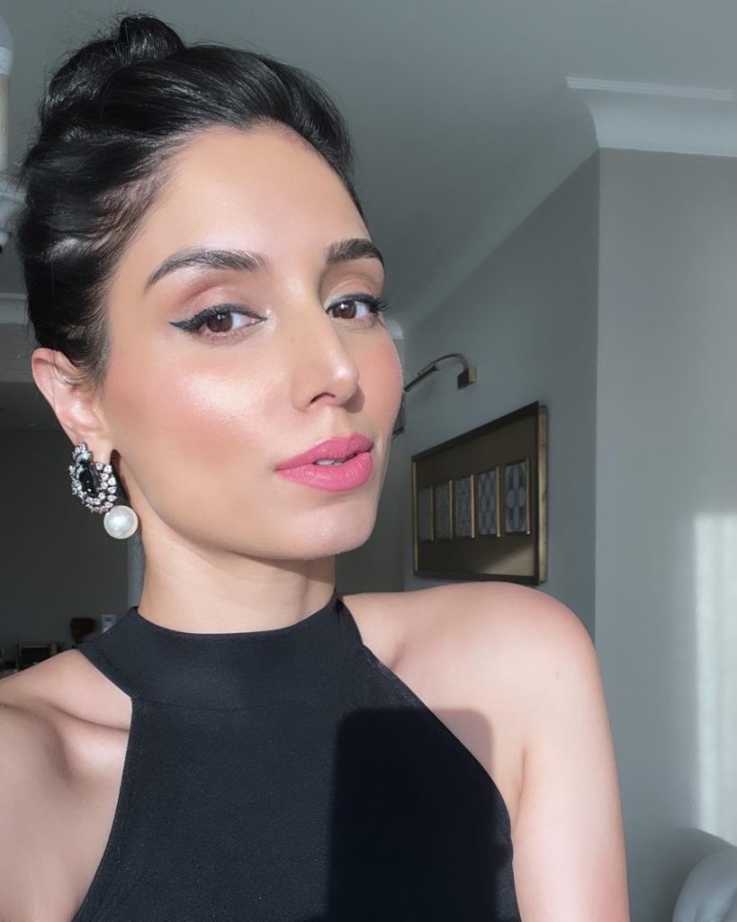 Sports Anchor Zainab Abbas Setting Major Styling Goals On Vacations ...