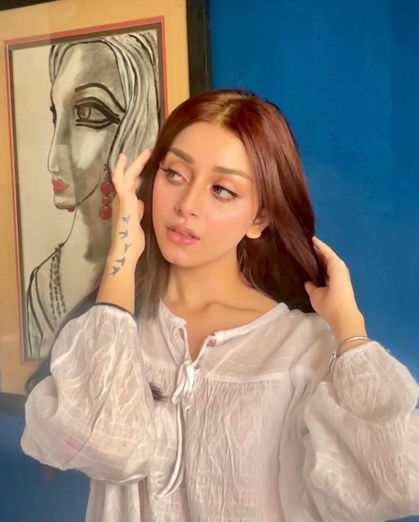 Netizens In Shock Over Alizeh Shah's Latest Outfit | Reviewit.pk