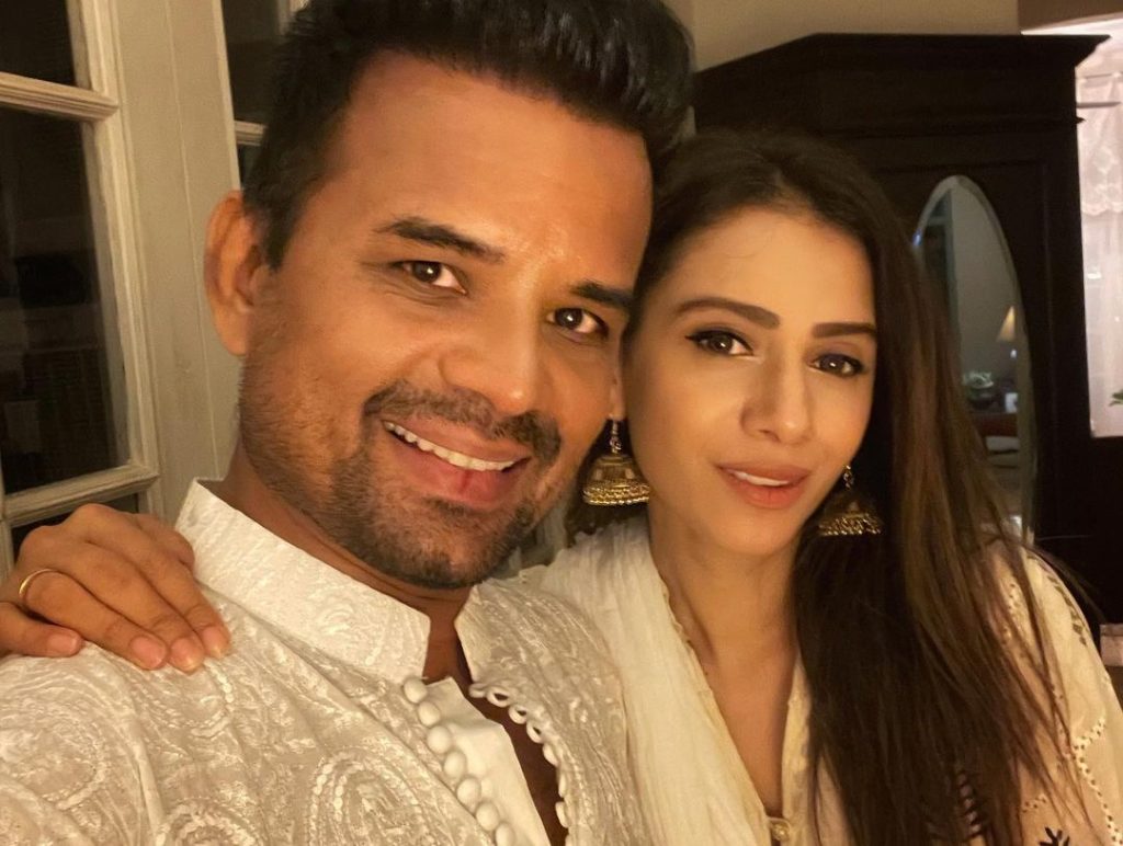 Asim Raza's Star Studded Dinner For Eid ul Fitr 2022 | Reviewit.pk