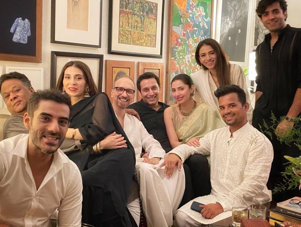 Asim Raza's Star Studded Dinner For Eid ul Fitr 2022 | Reviewit.pk