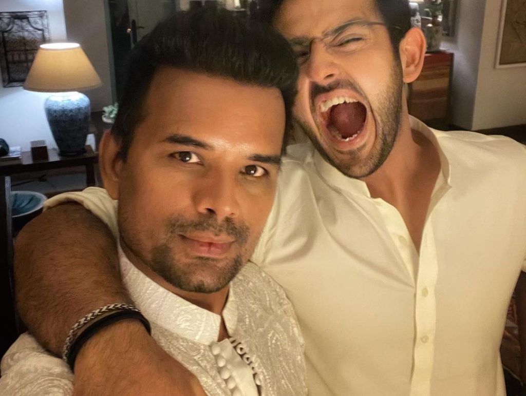 Asim Raza's Star Studded Dinner For Eid ul Fitr 2022 | Reviewit.pk