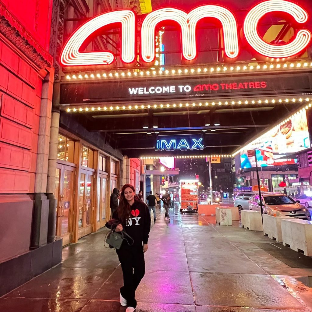 Amar Khans Latest Sizzling Clicks From New York | Reviewit.pk