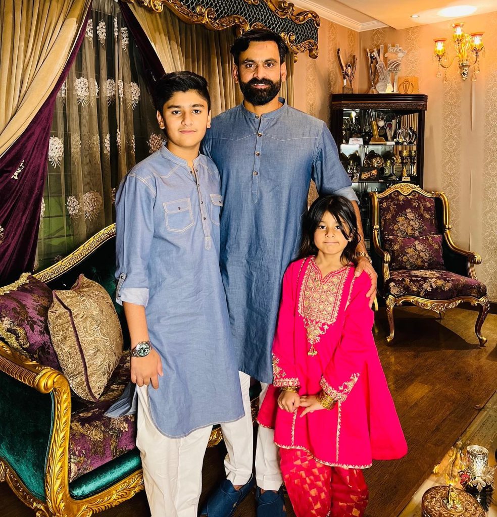 Cricketer Mohammad Hafeez Beautiful Family Pictures | Reviewit.pk
