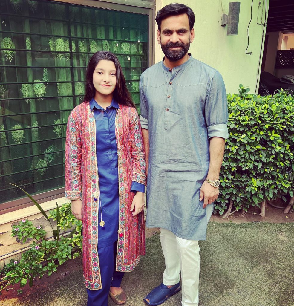 Cricketer Mohammad Hafeez Beautiful Family Pictures | Reviewit.pk
