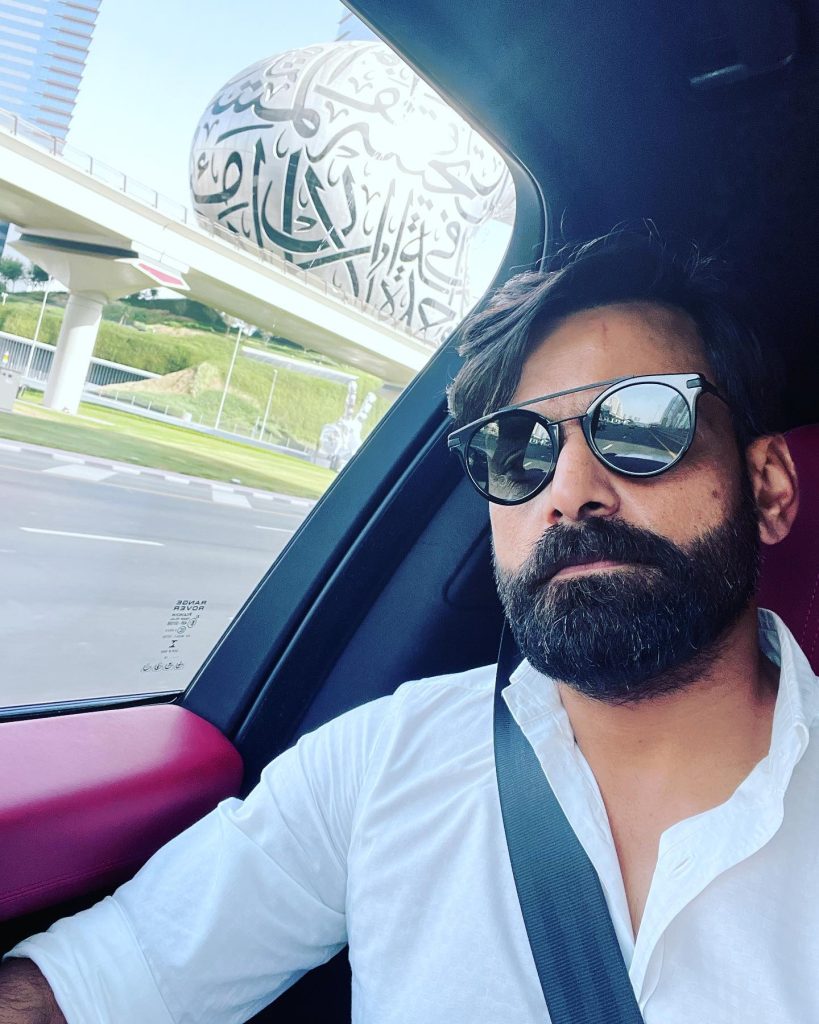 Cricketer Mohammad Hafeez Beautiful Family Pictures | Reviewit.pk