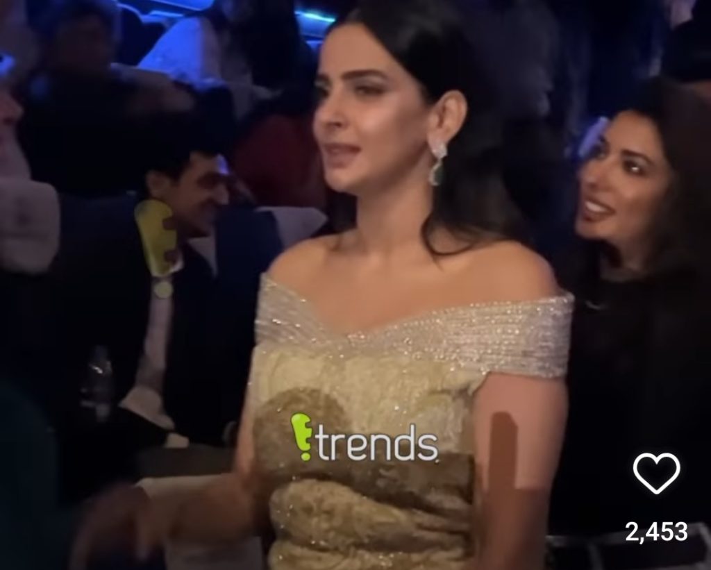 Saba Qamar Reveals How Mehwish Hayat Supported Her | Reviewit.pk