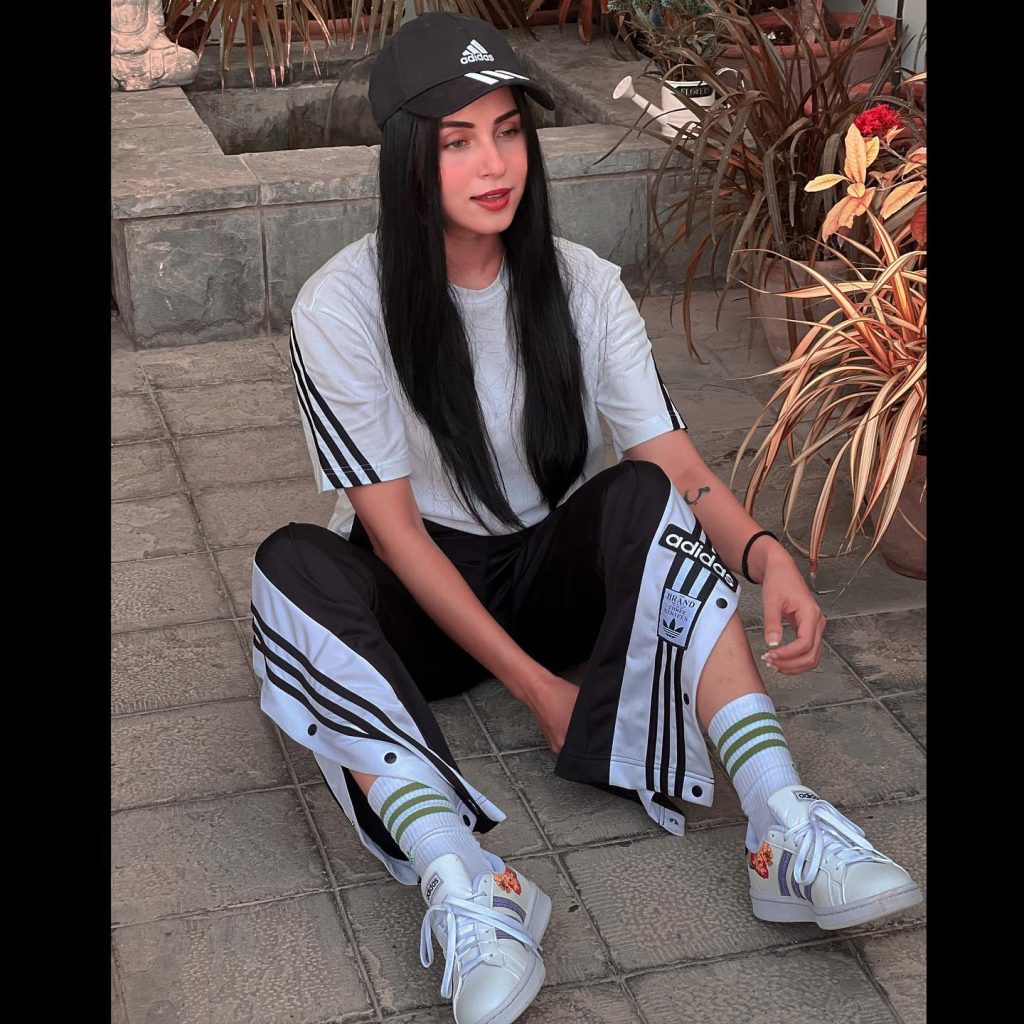 Nimra Khan Gives Us Major Summer Styling Goals | Reviewit.pk