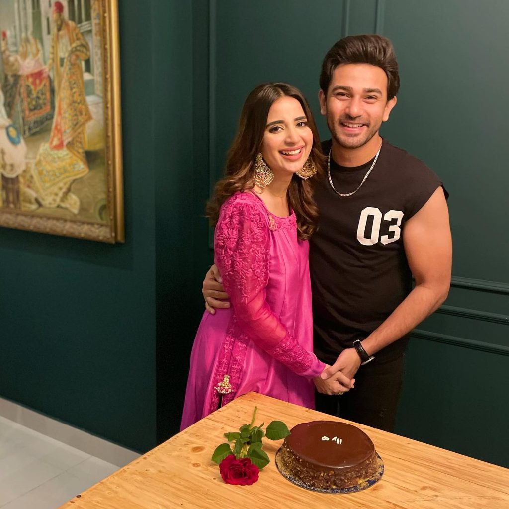 Saboor Ali’s Dangerous Stunt For Her “Nehar” Photoshoot | Reviewit.pk