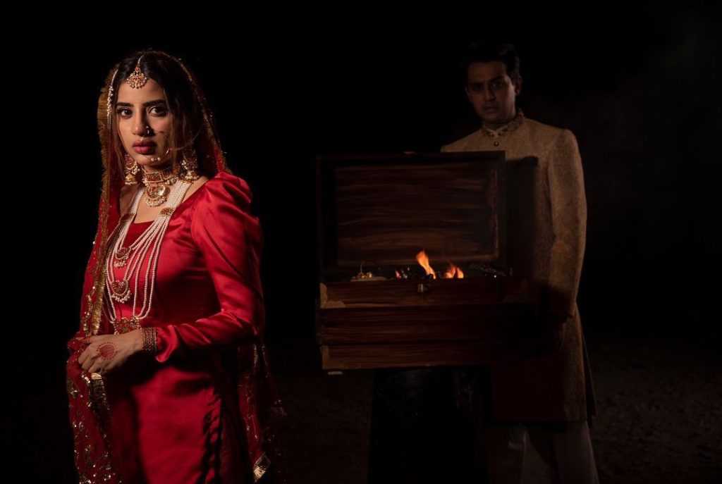 Saboor Ali’s Dangerous Stunt For Her “Nehar” Photoshoot | Reviewit.pk