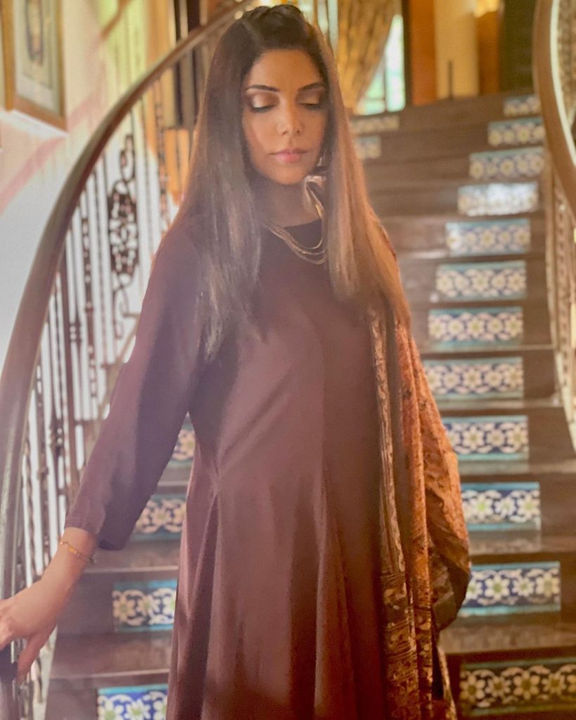 Hadiqa Kiani's Beautiful Outfit From Dobara Finale-Details | Reviewit.pk