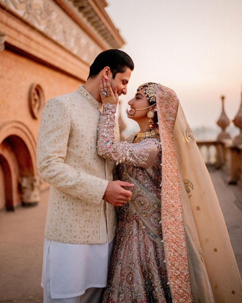 How Much Money Arez Gave To Hiba's Sisters At Their Wedding | Reviewit.pk