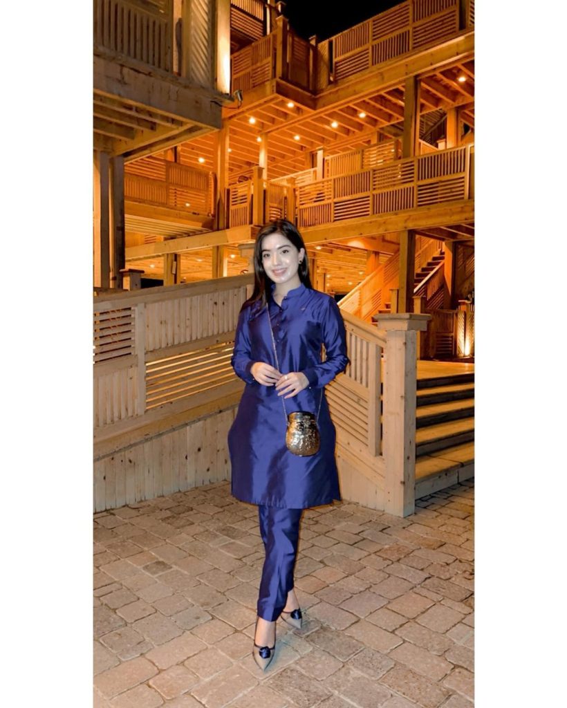 Arisha Razi Shares New Adorable Pictures from UAE Trip | Reviewit.pk