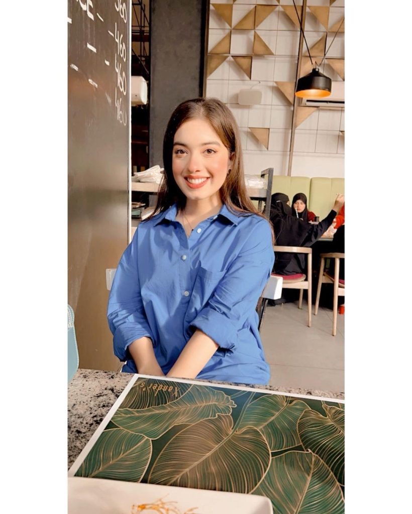 Arisha Razi Shares New Adorable Pictures from UAE Trip | Reviewit.pk