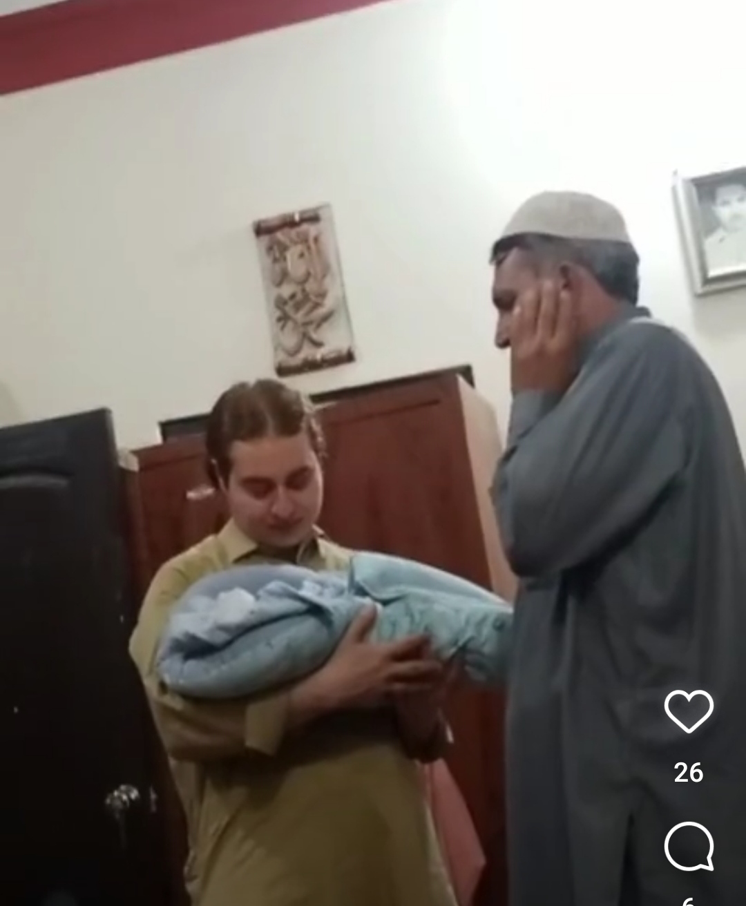 Public Congratulates Nasir Khan Jan on Becoming Father | Reviewit.pk
