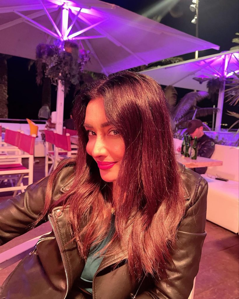 Actress Maira Khan’s Birthday Celebration In Dubai | Reviewit.pk