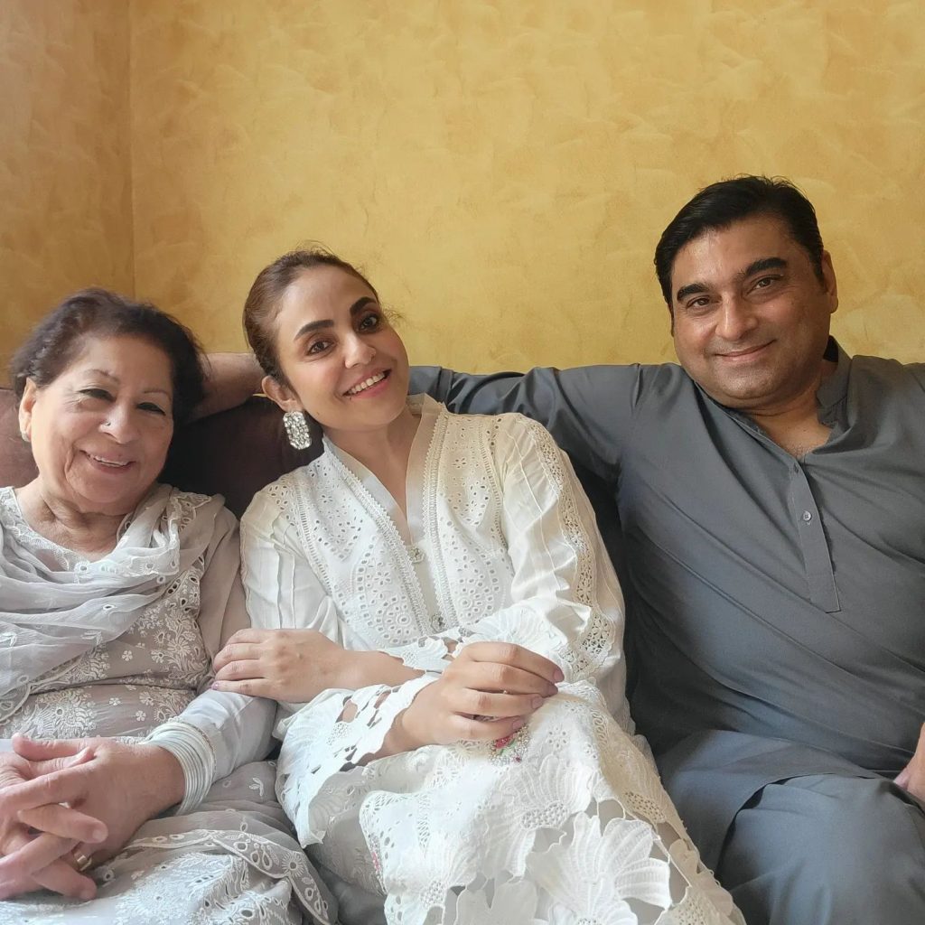 Nadia Khan's Beautiful Family Eid Pictures | Reviewit.pk