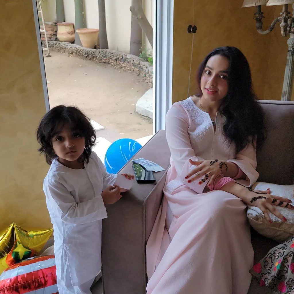 Nadia Khan's Beautiful Family Eid Pictures | Reviewit.pk