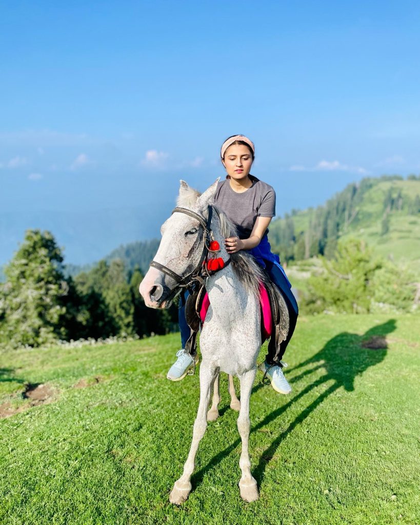 Natasha Hussain's Family Trip To Northern Pakistan | Reviewit.pk