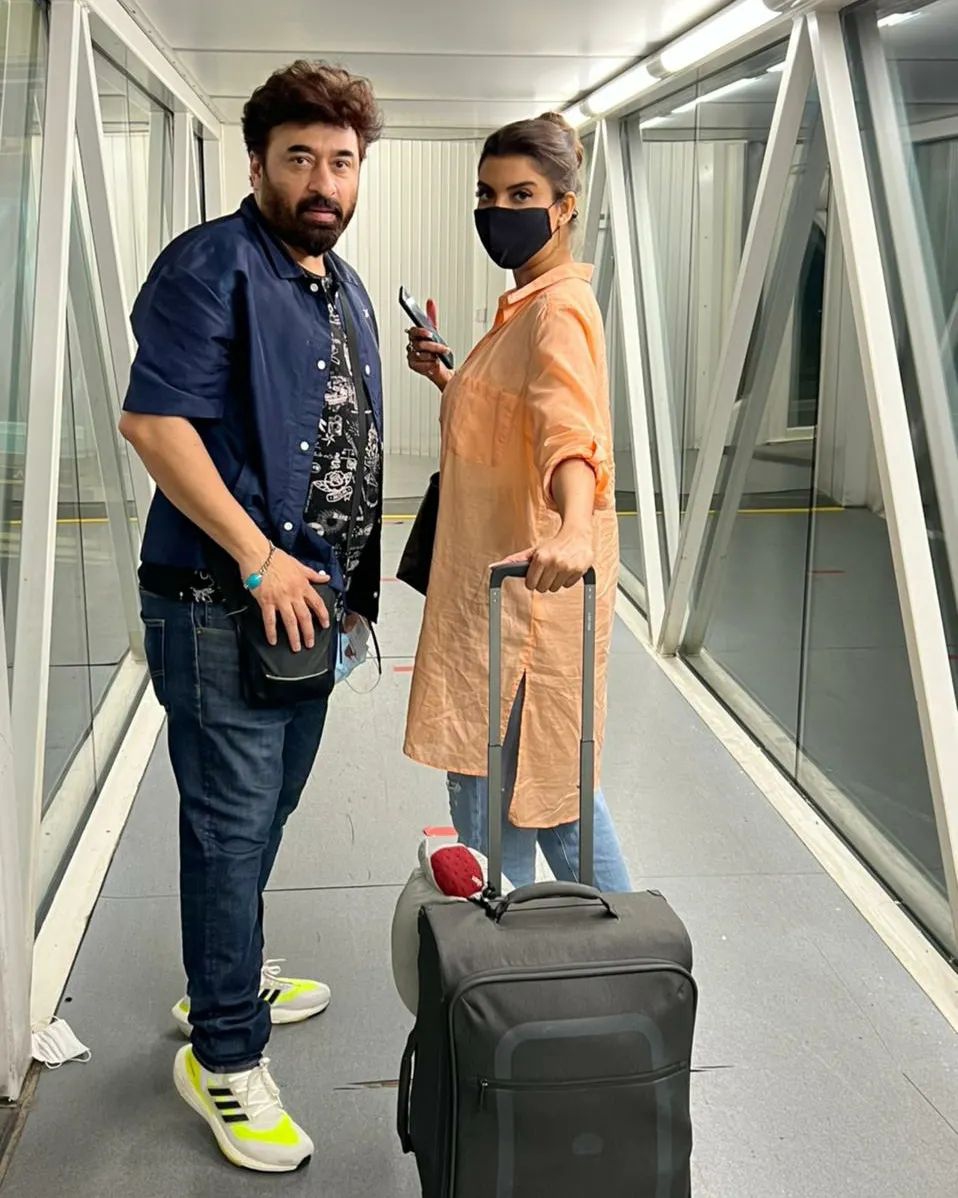 Nida & Yasir's Vlog While Cleaning the House Goes Viral | Reviewit.pk