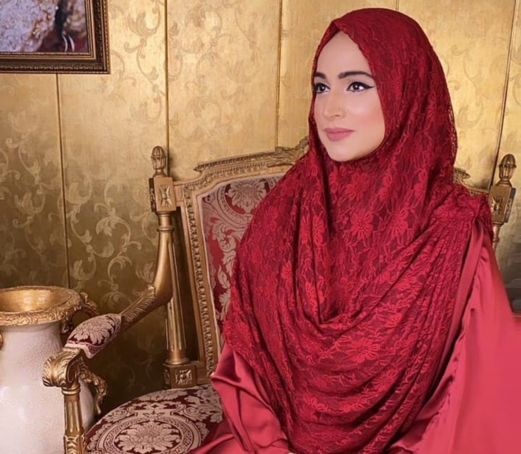 Noor Bukhari's Direct Attack on Humayun Saeed's Age | Reviewit.pk