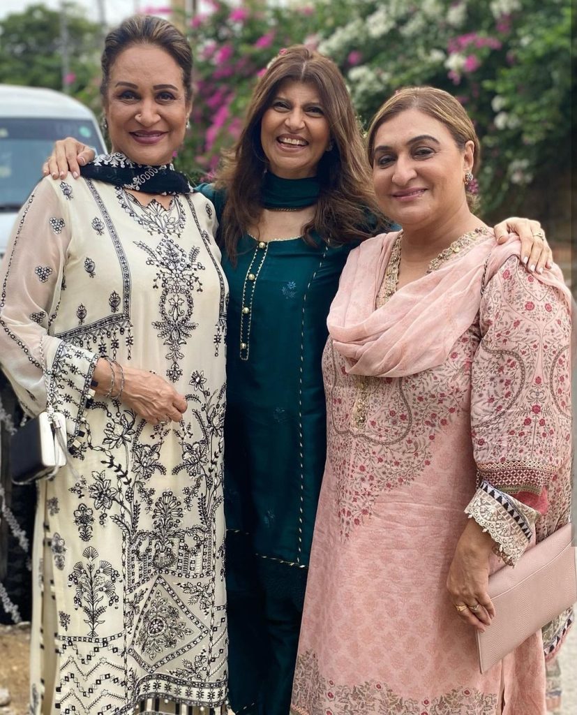 Safina Behroze' Star Studded Eid Lunch For Her Friends | Reviewit.pk