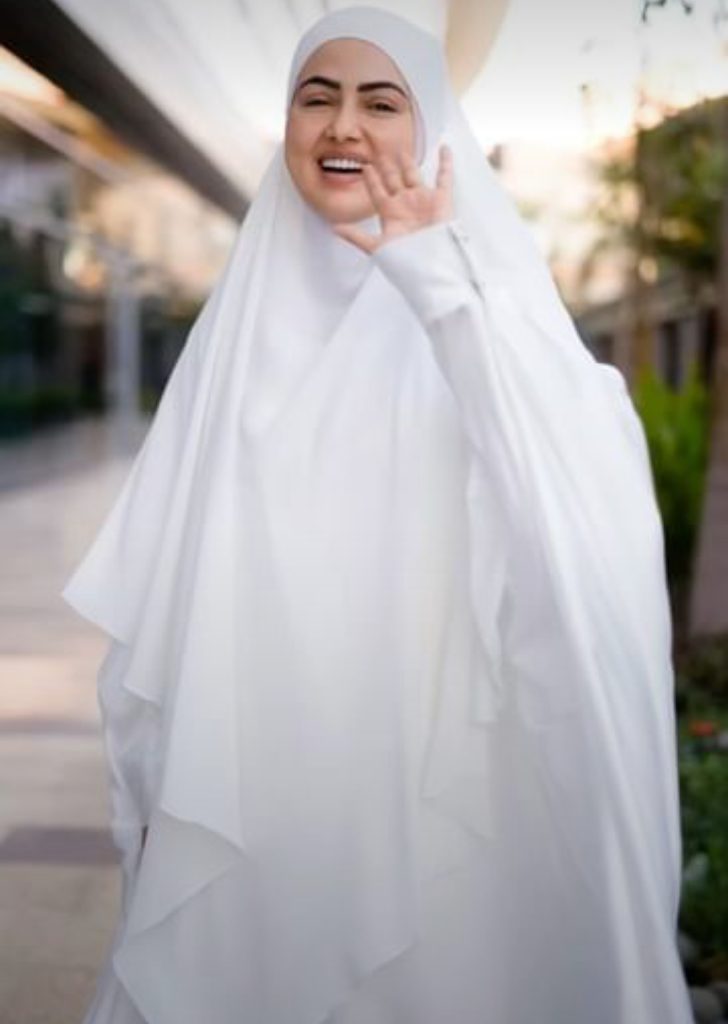 Pakistanis In Love With Sana Khan & Her Husband's Pictures From Makkah ...