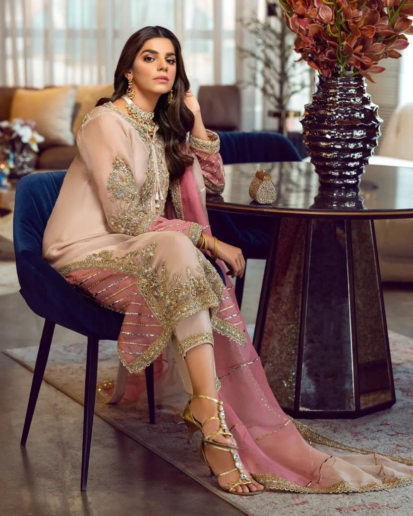 Sara Rohale Asghar's Latest Wedding Collection Featuring Sanam Saeed ...