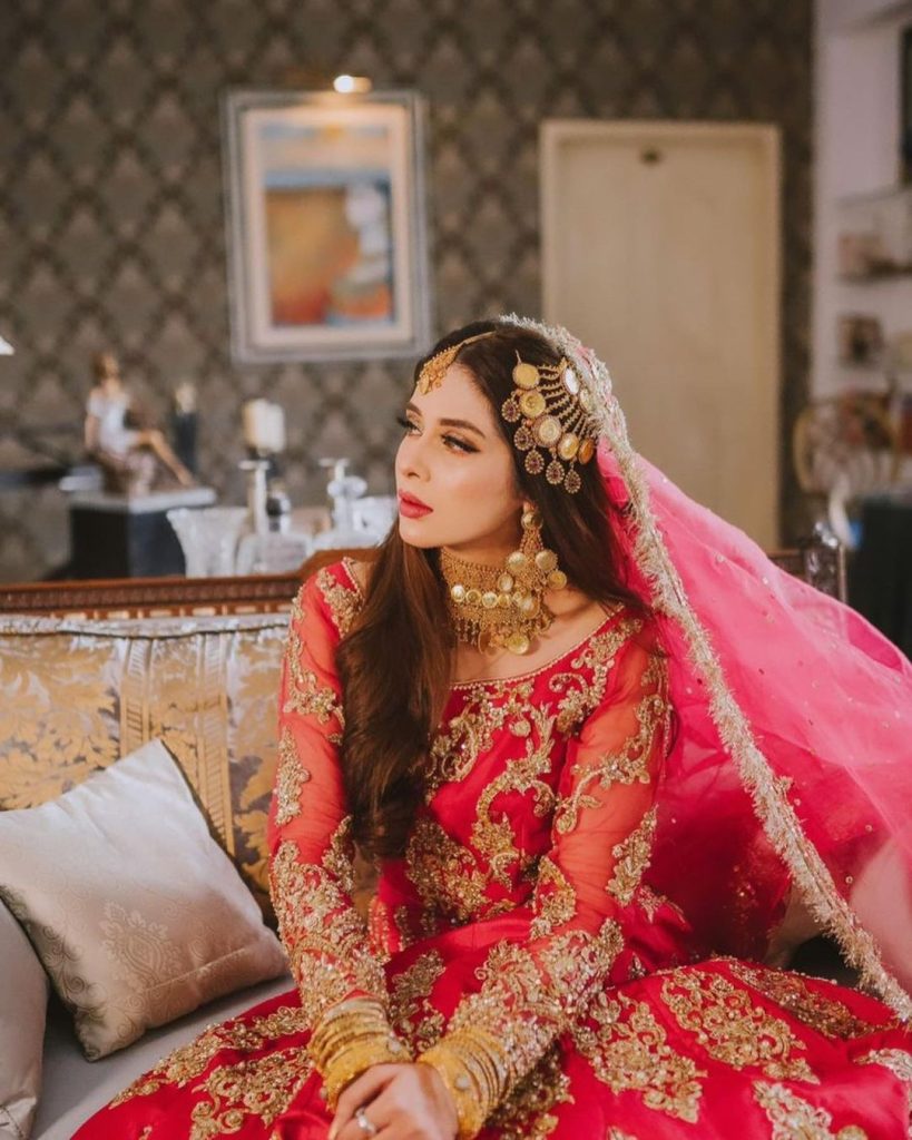 Azekah Daniel Looks Charming In Beautiful Red Bridal Ensemble | Reviewit.pk