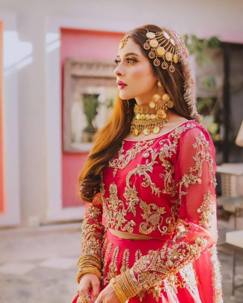 Azekah Daniel Looks Charming In Beautiful Red Bridal Ensemble | Reviewit.pk