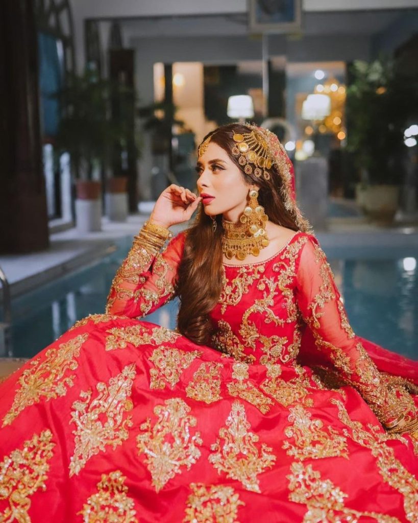 Azekah Daniel Looks Charming In Beautiful Red Bridal Ensemble | Reviewit.pk