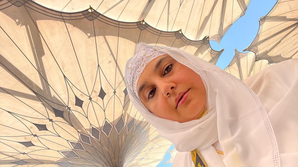 Mesmerizing Pictures Of Javeria And Saud From Hajj Tour | Reviewit.pk