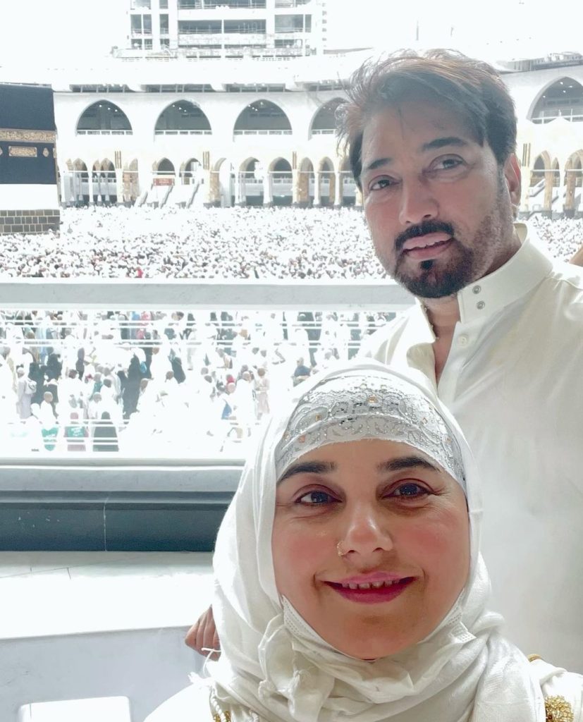 Javeria Saud Shares Pictures After Performing Hajj | Reviewit.pk