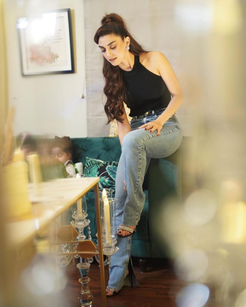 Maya Ali Celebrates Her Birthday In Style | Reviewit.pk