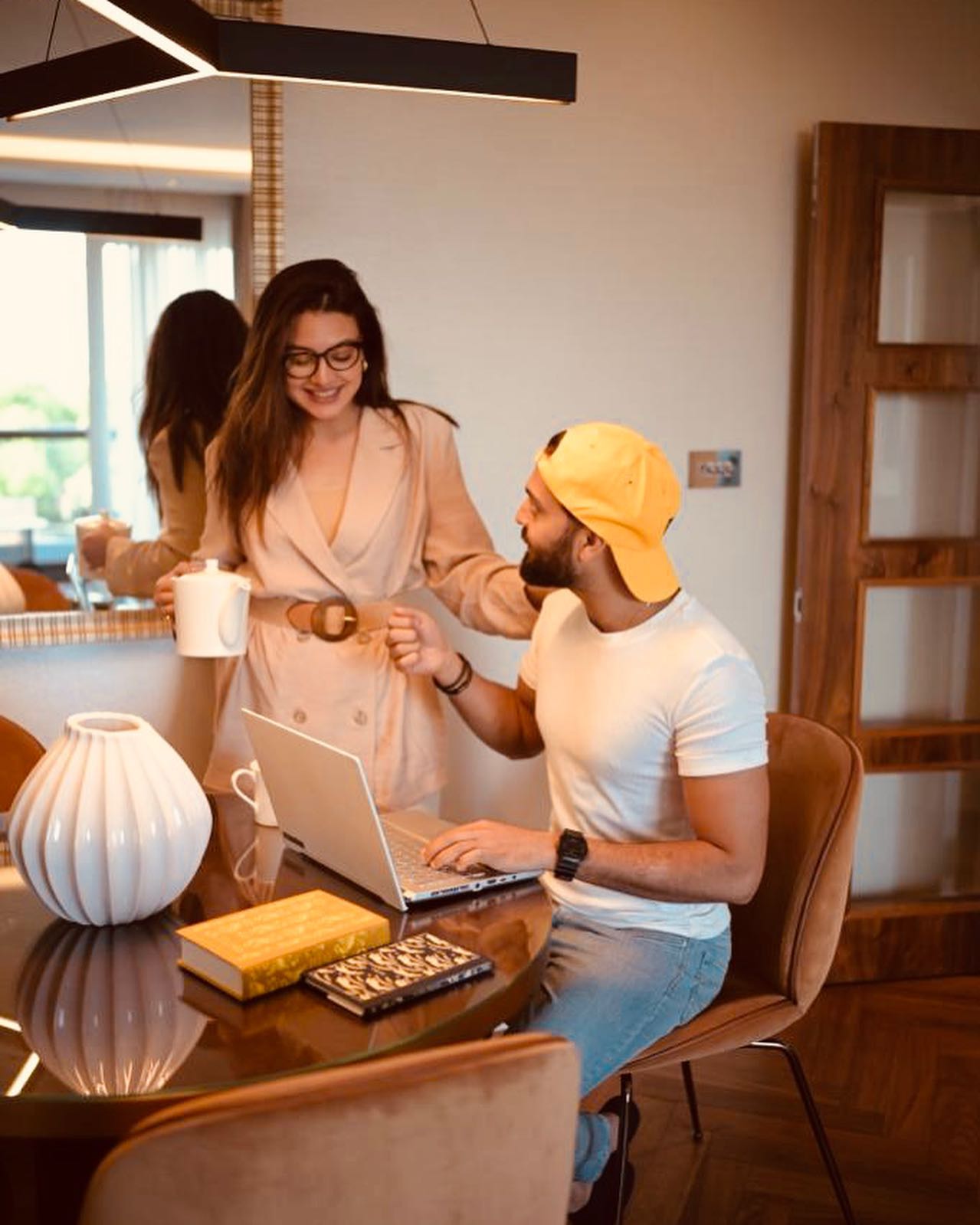 Zara Noor Abbas And Asad Siddiqui Holidaying In London | Reviewit.pk