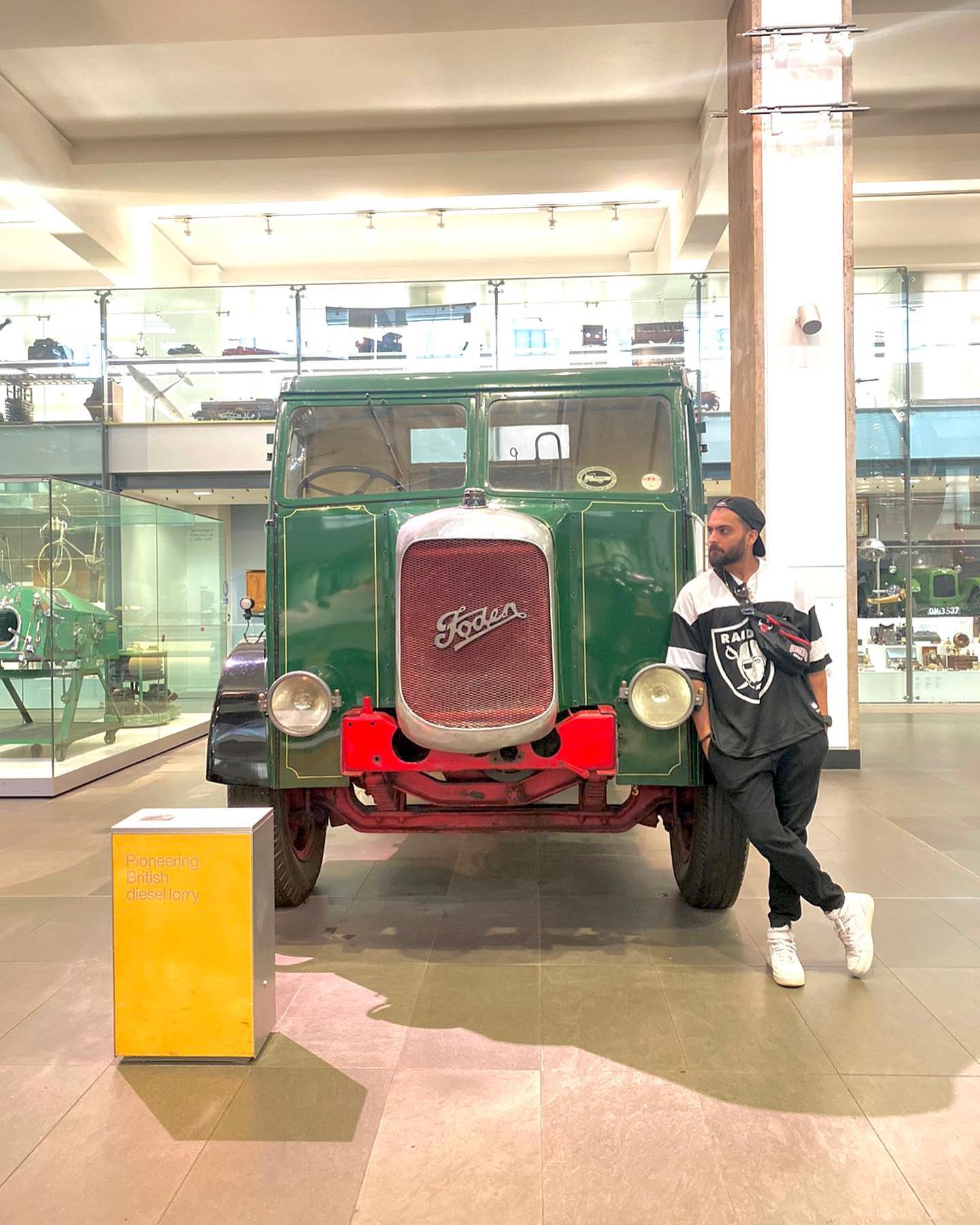 Zara Noor Abbas And Asad Siddiqui Holidaying In London | Reviewit.pk